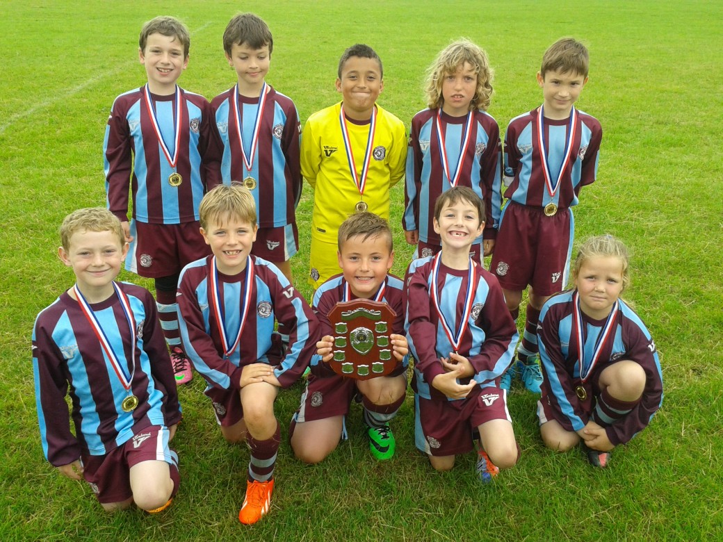 U9 Whirlwinds Lift The Westoning Shield! – Woburn & Wavendon Football Club